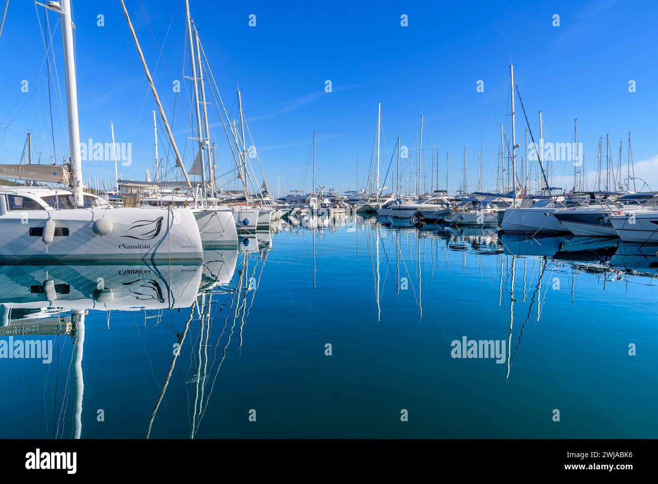 Beautiful Port Vauban marina in Antibes on the French Riviera, Côte d ...