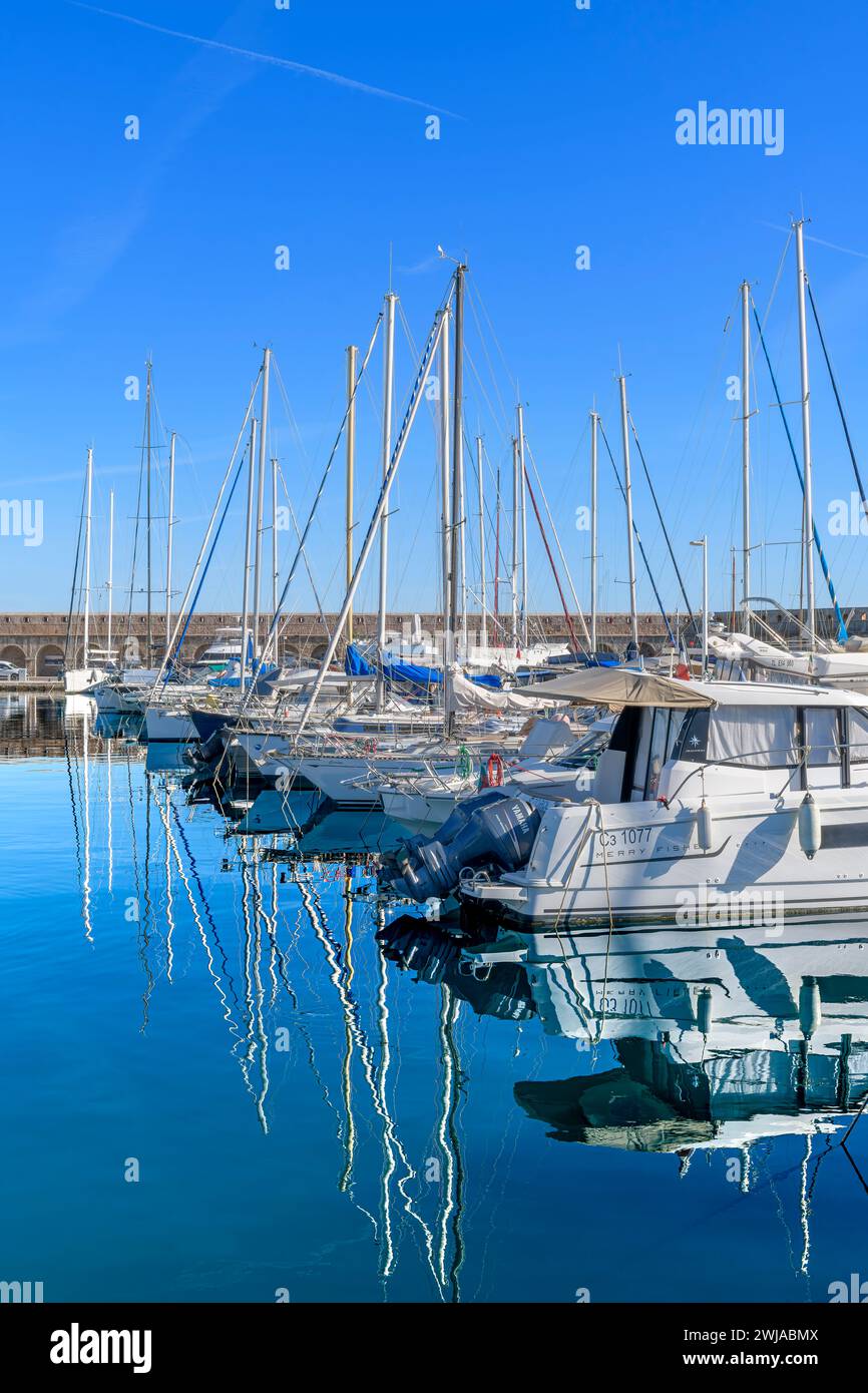 Beautiful Port Vauban marina in Antibes on the French Riviera, Côte d ...