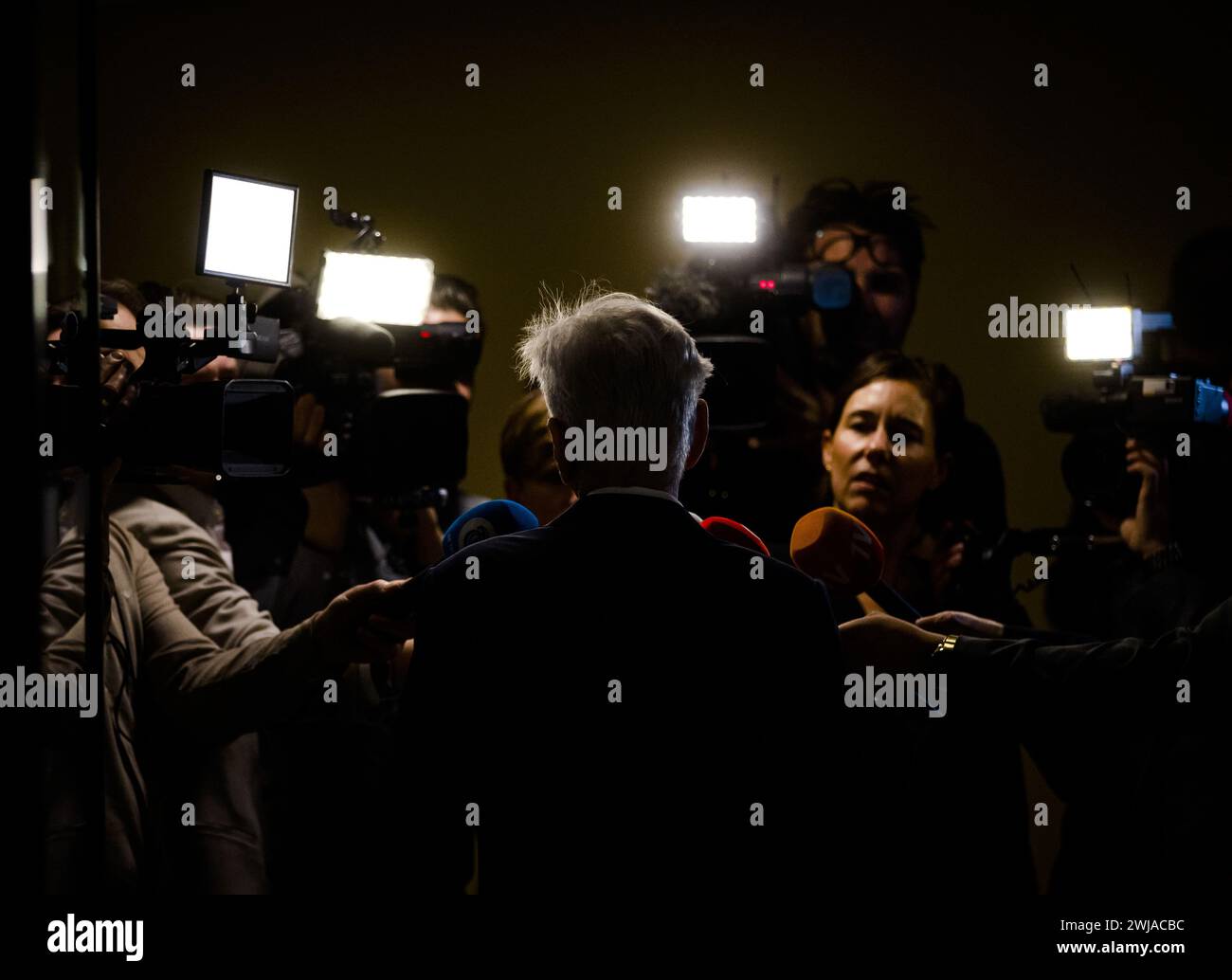 THE HAGUE - Ronald Plasterk arrives for the debate on his final report ...