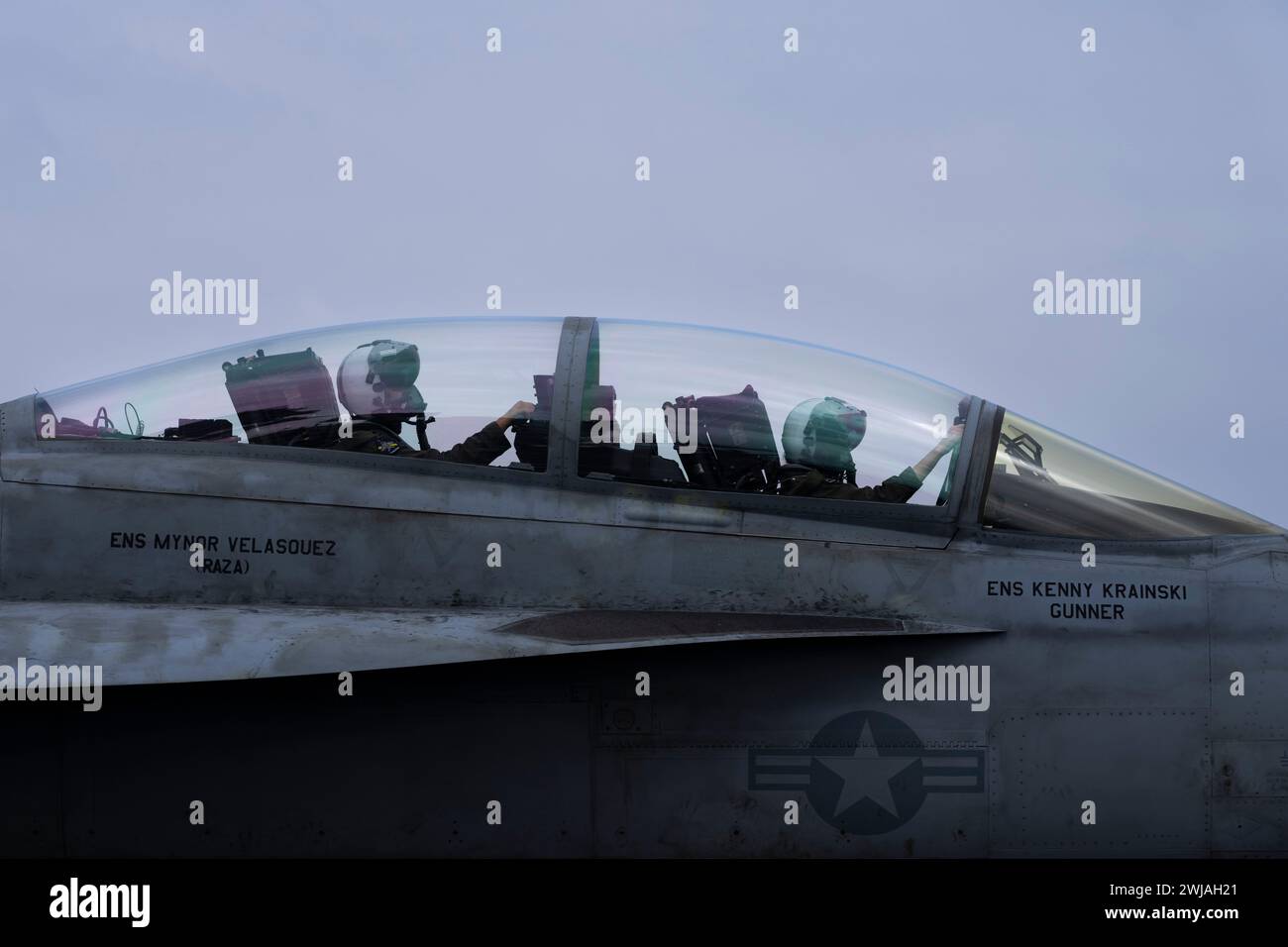 A F/A-18F Super Hornet fighter jet takes off from the U.S.S. aircraft ...
