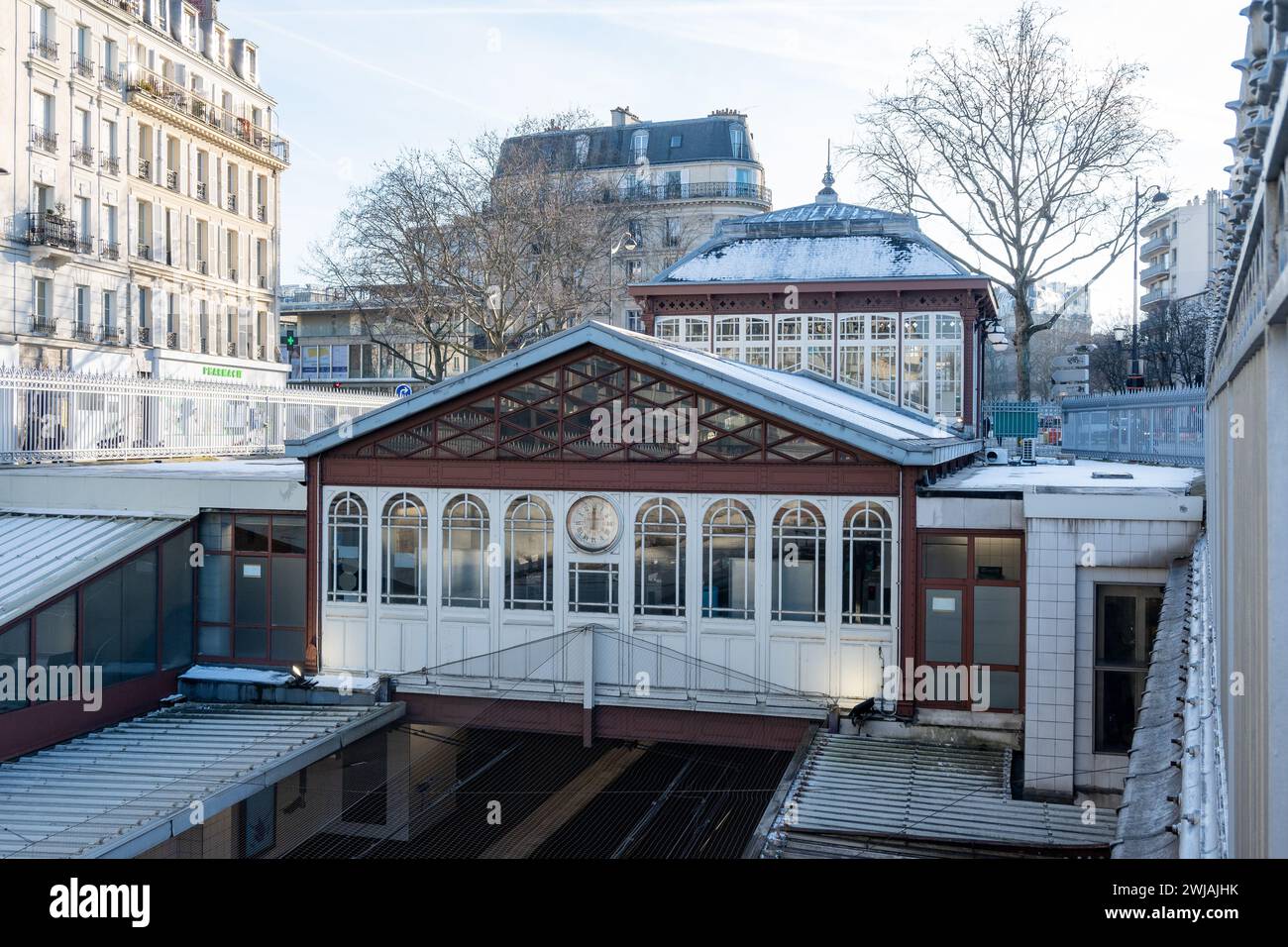 Rer station hi-res stock photography and images - Alamy