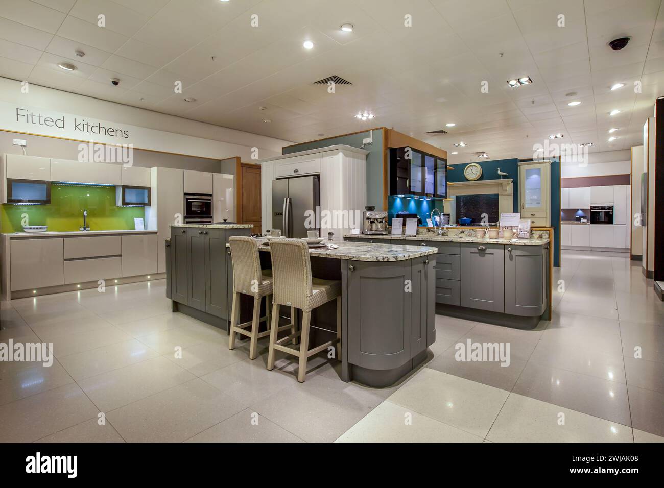 Modern kitchen display store hi-res stock photography and images - Alamy