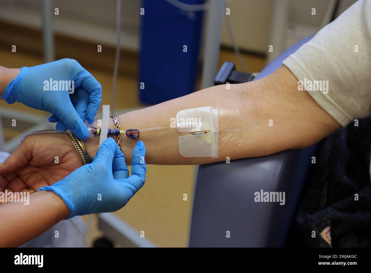 Iv cannula hi-res stock photography and images - Alamy