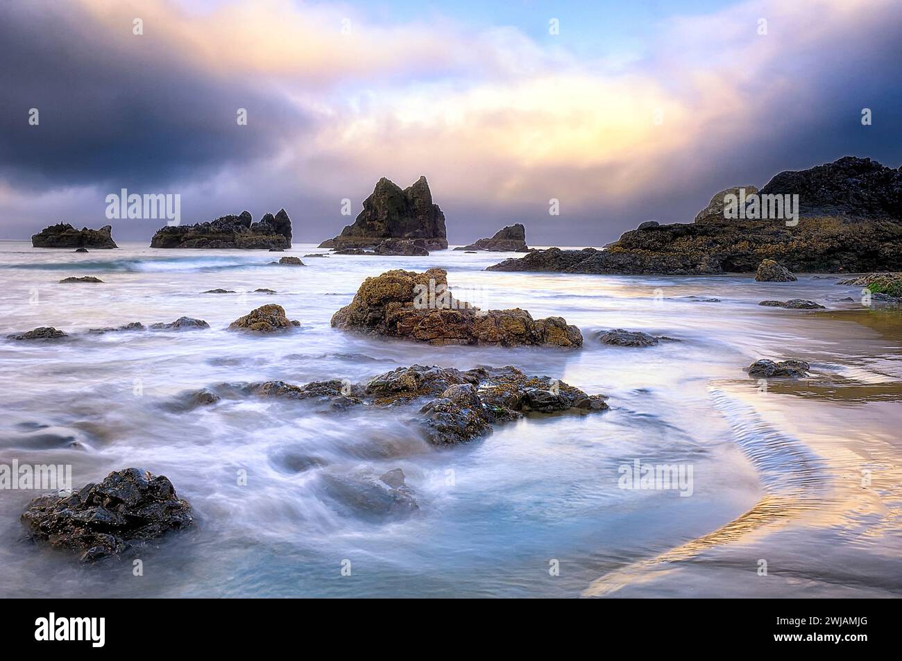 Pending rocks hi-res stock photography and images - Alamy