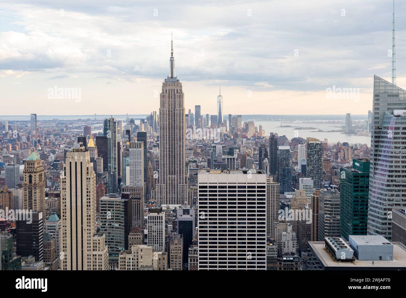 Iconic rockefeller center skyscraper hi-res stock photography and ...