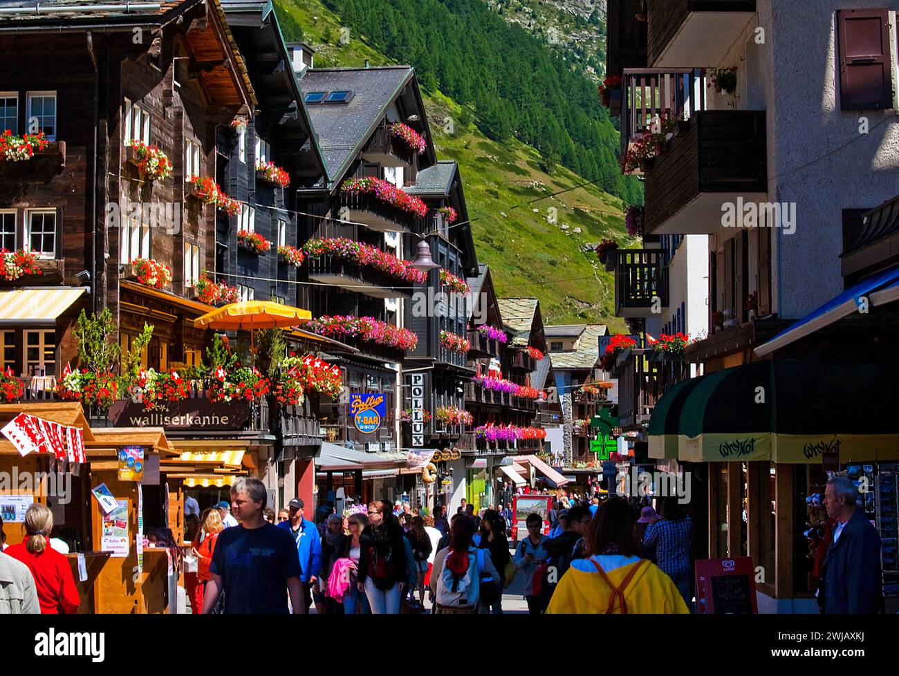 Zermatt street switzerland hi-res stock photography and images - Alamy