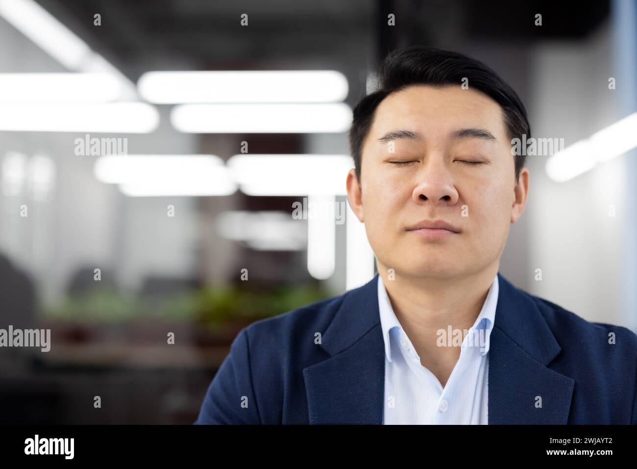 Japanese businessman asleep hi-res stock photography and images - Alamy