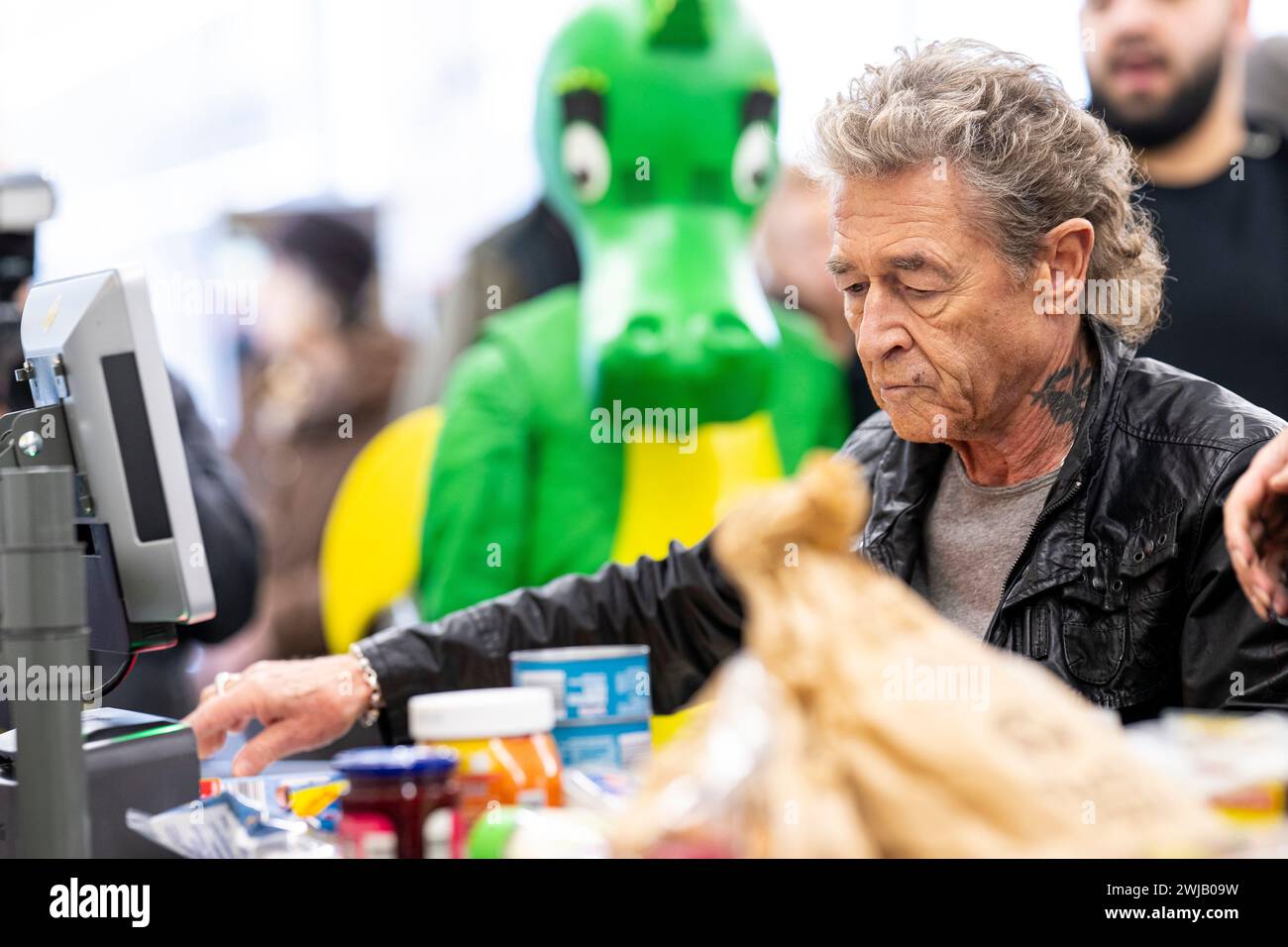 Supermarket children checkout hi-res stock photography and images - Alamy