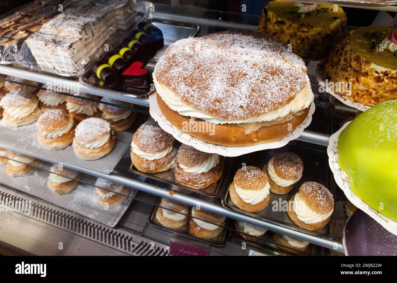 Semmel cake hi-res stock photography and images - Alamy