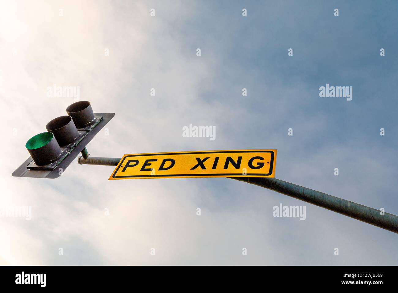 Pedestrian crossing california hi-res stock photography and images - Alamy
