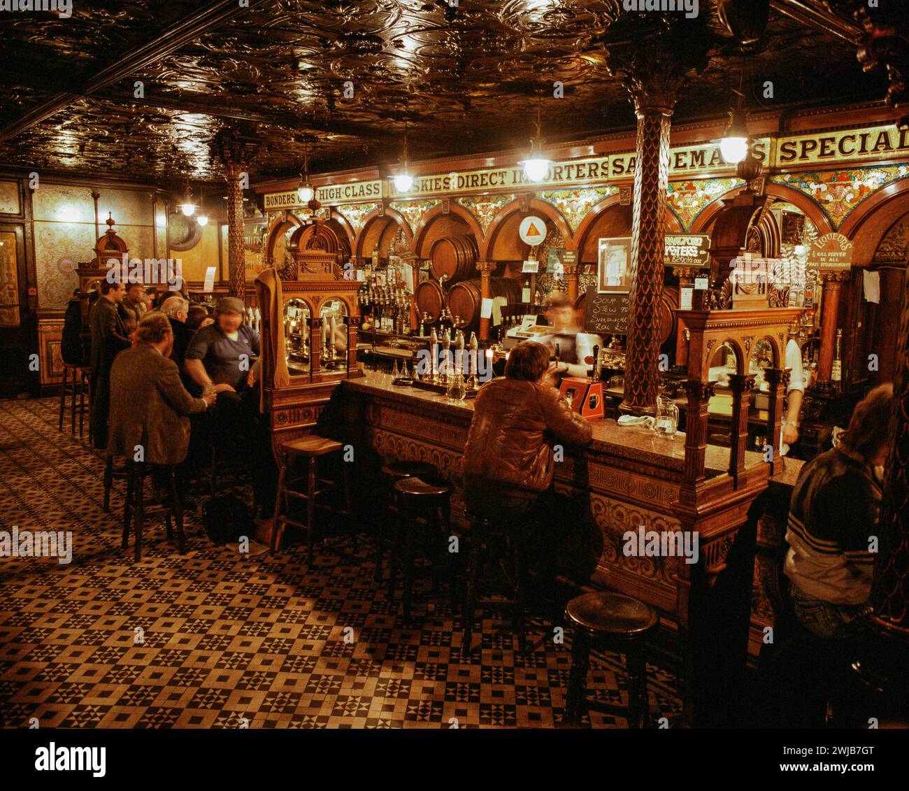 The Crown Bar, Belfast, Northern Ireland Stock Photo - Alamy