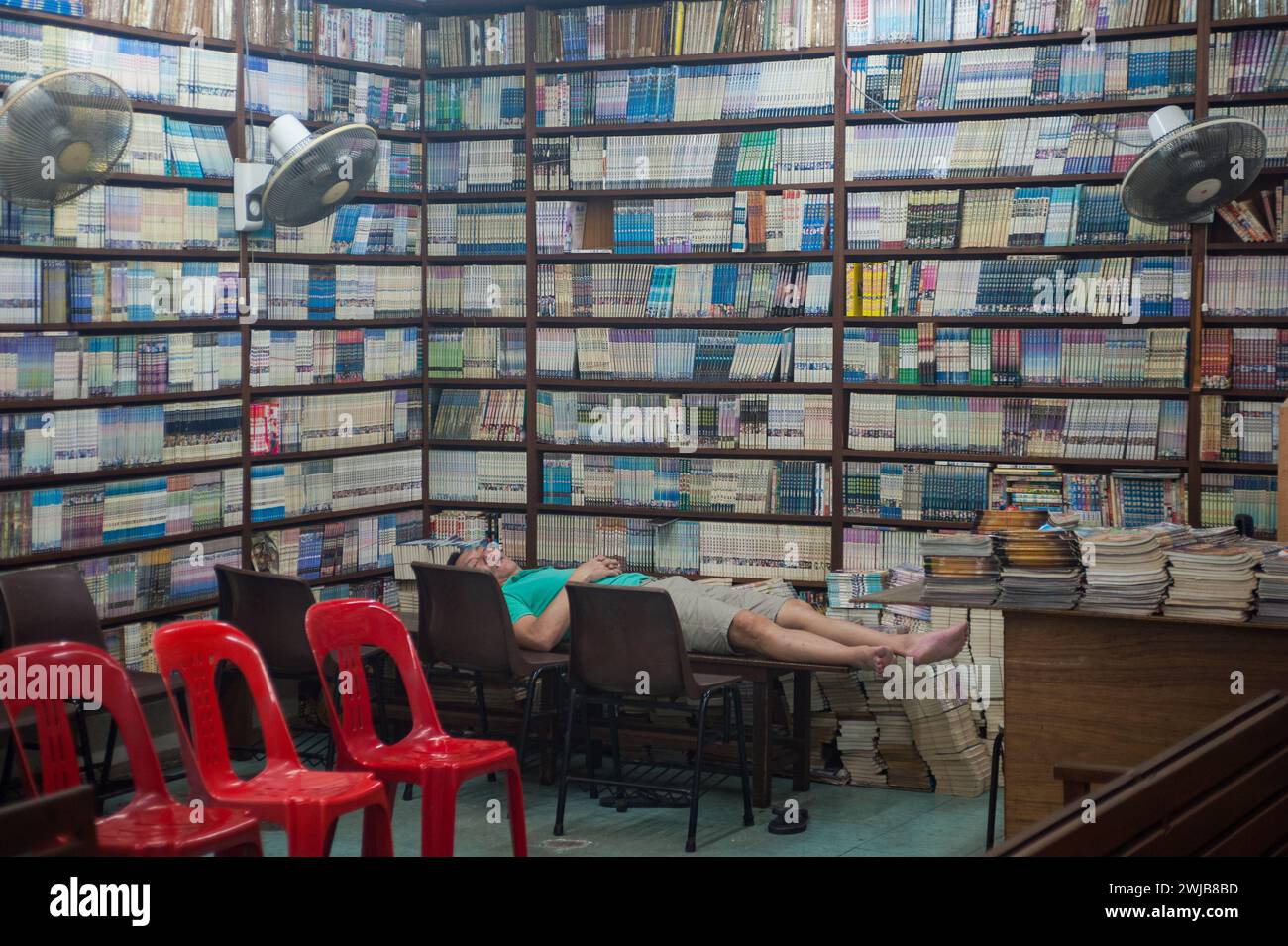 26.01.2018, Singapore, Republic of Singapore, Asia - A bookseller takes ...