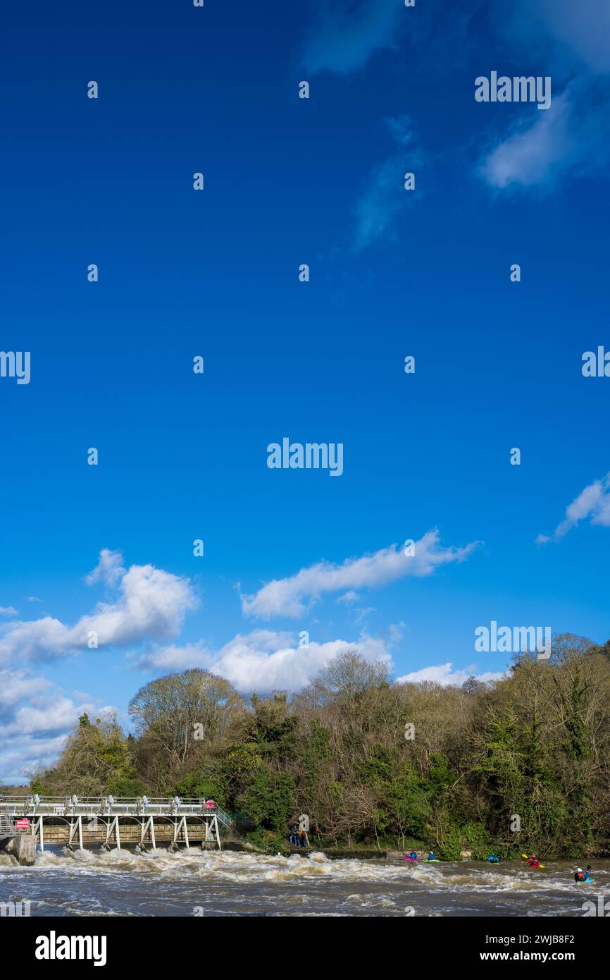 Boulters Weir, River Thames, Maidenhead, Berkshire, England, UK, GB ...