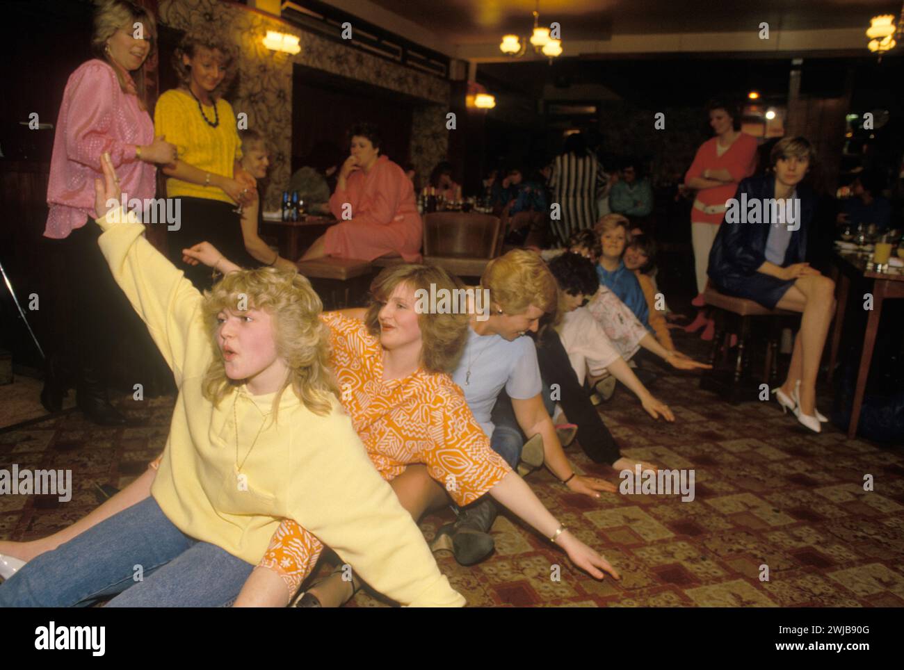 Dance party 1980s hi-res stock photography and images - Alamy