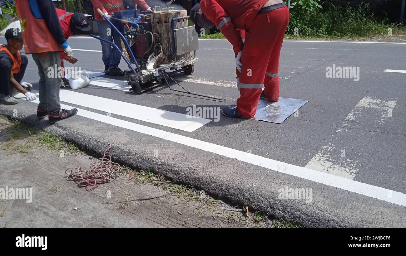 Road marking paint hi-res stock photography and images - Alamy