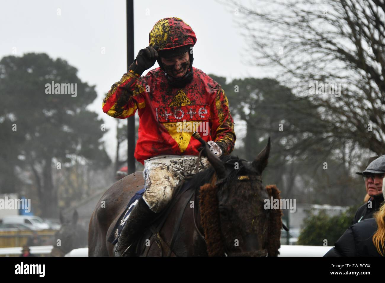 Fontwell, UK. 14th February 2024, Art Decco, ridden by Harry Kimber ...