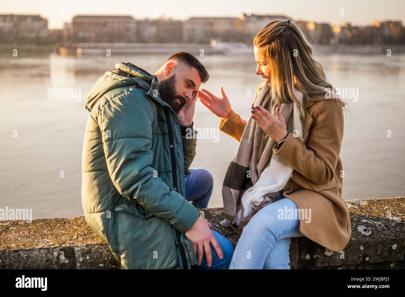 Couple arguing outdoor hi-res stock photography and images - Alamy