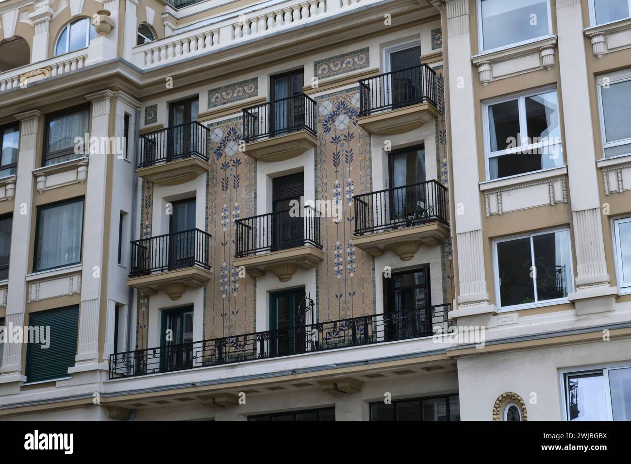 Stylish vernacular architecture hi-res stock photography and images - Alamy