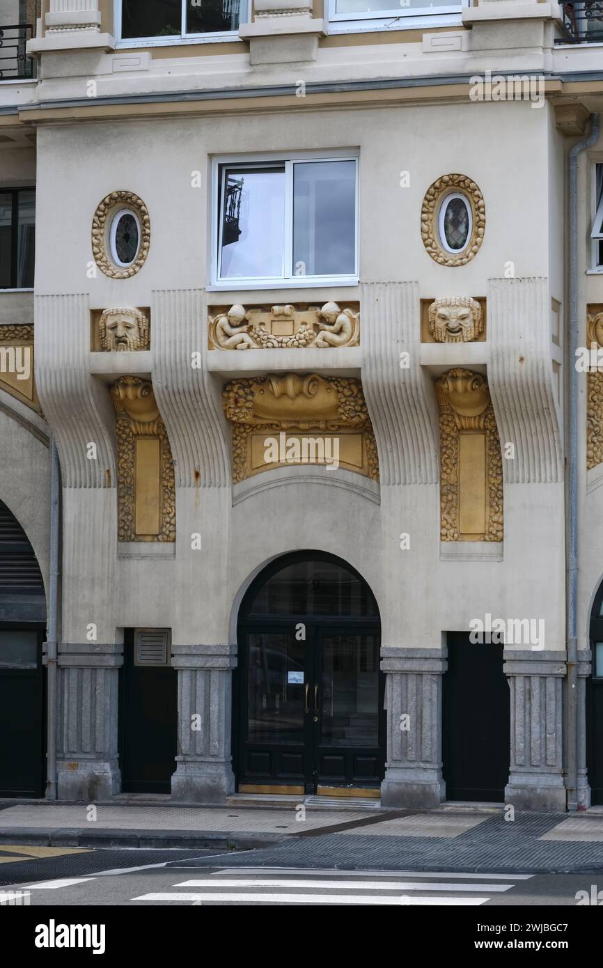 Stylish vernacular architecture hi-res stock photography and images - Alamy