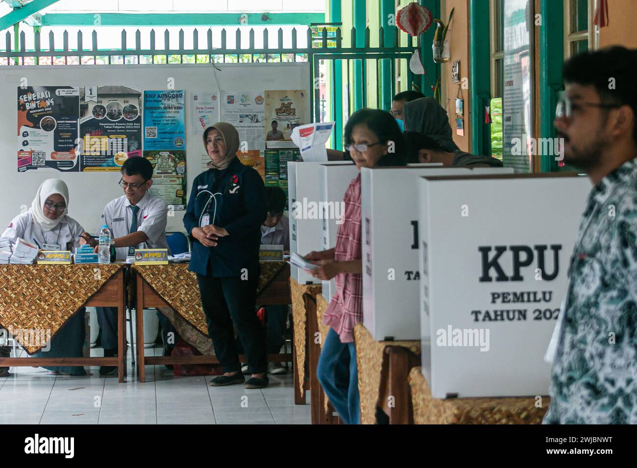Organizing uniforms hi-res stock photography and images - Alamy