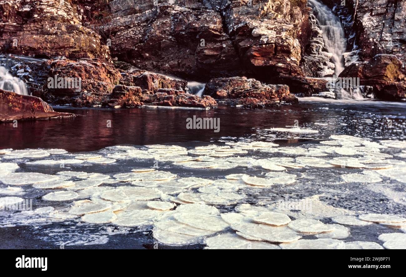 Ice disc river hi-res stock photography and images - Alamy