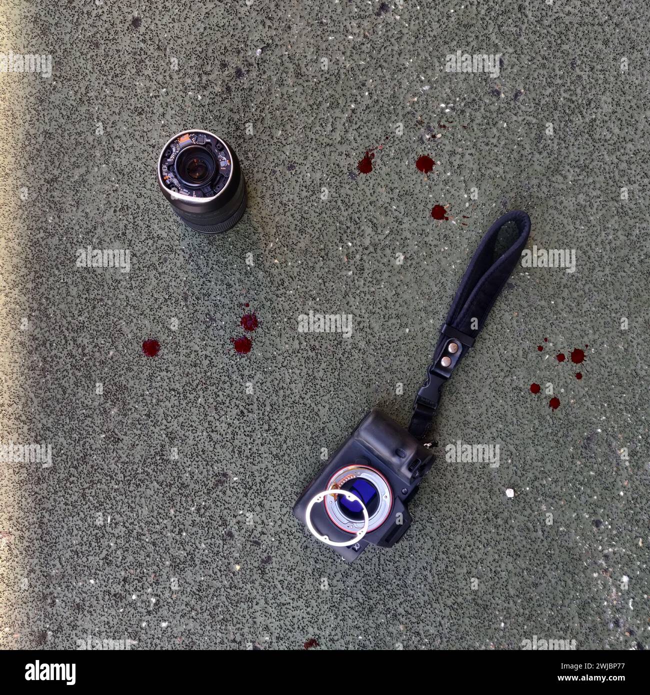 Broken Camera and Broken Lens Stock Photo - Alamy