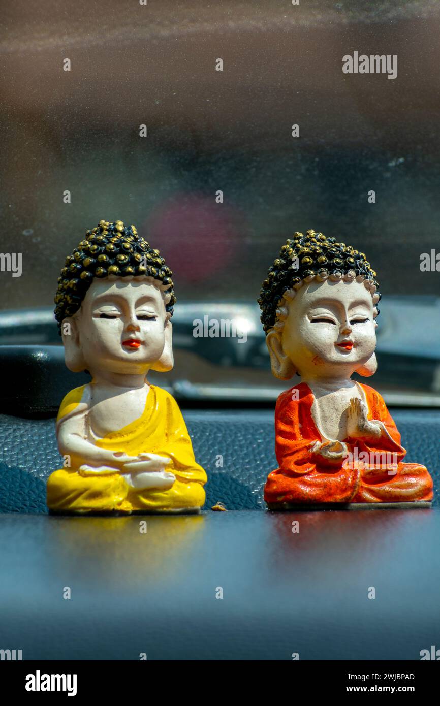 Sitting idols hi-res stock photography and images - Alamy