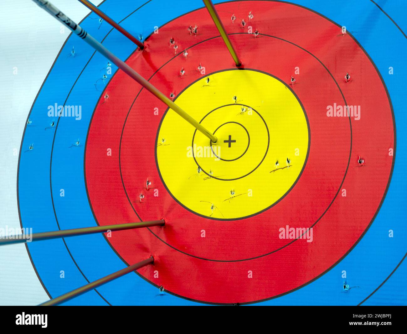 Many arrows hitting the archery target, bulls eye Stock Photo - Alamy
