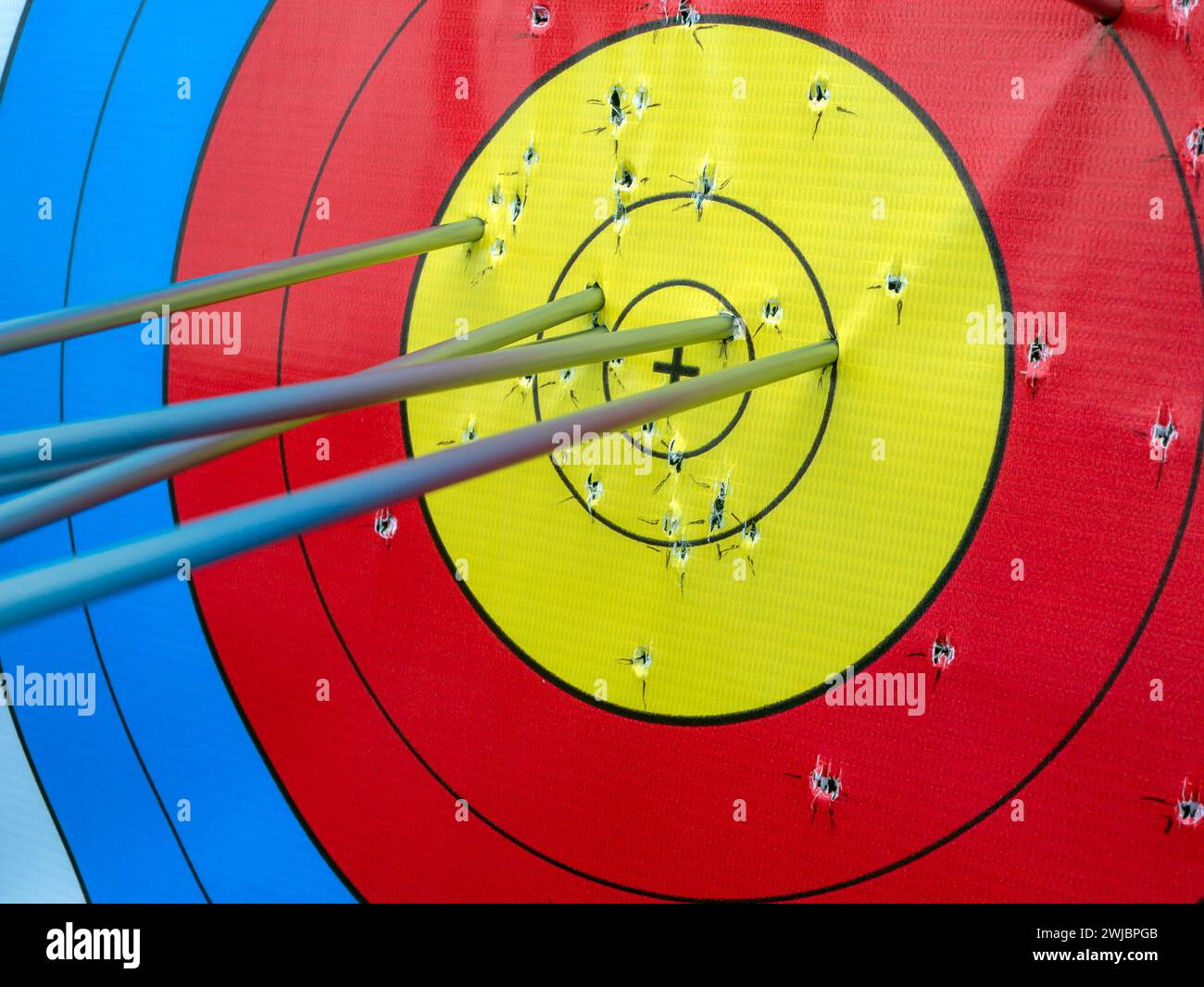 Many arrows hitting the archery target, bulls eye Stock Photo - Alamy