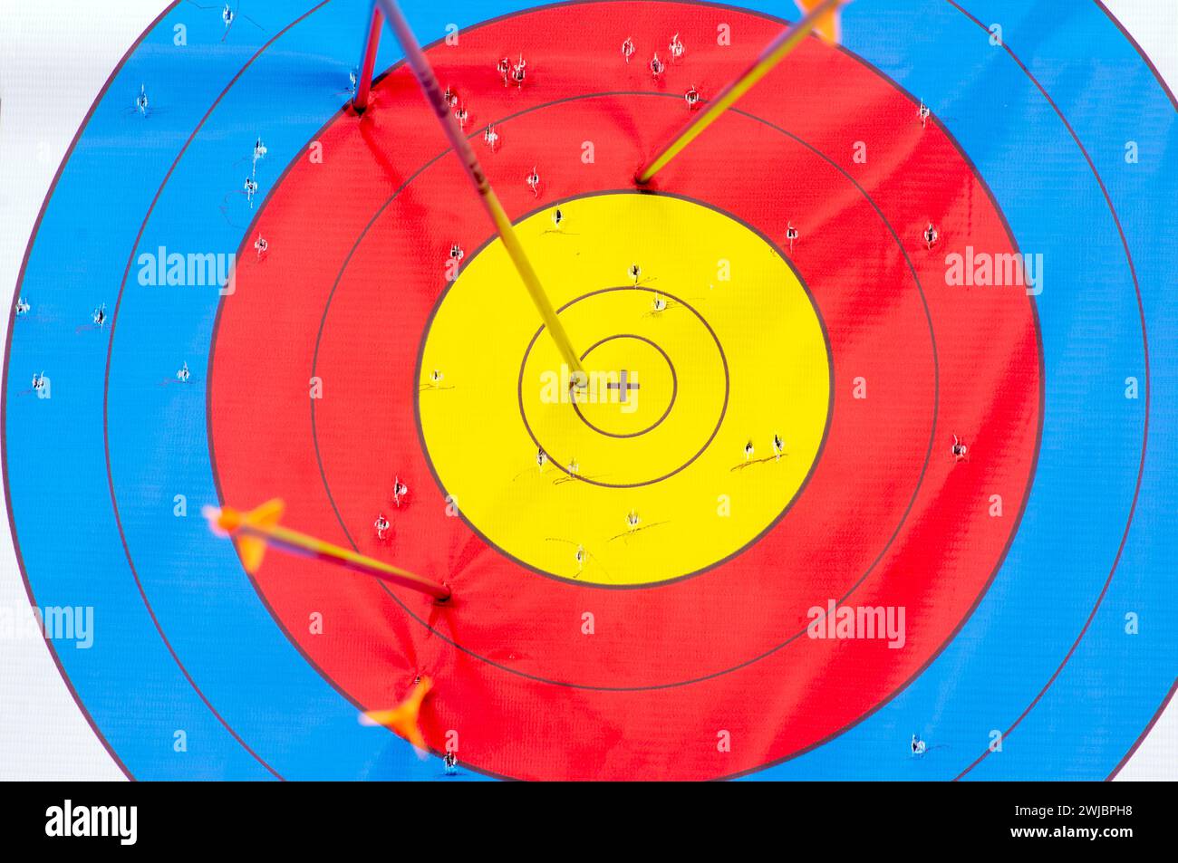 Many arrows hitting the archery target, bulls eye Stock Photo - Alamy