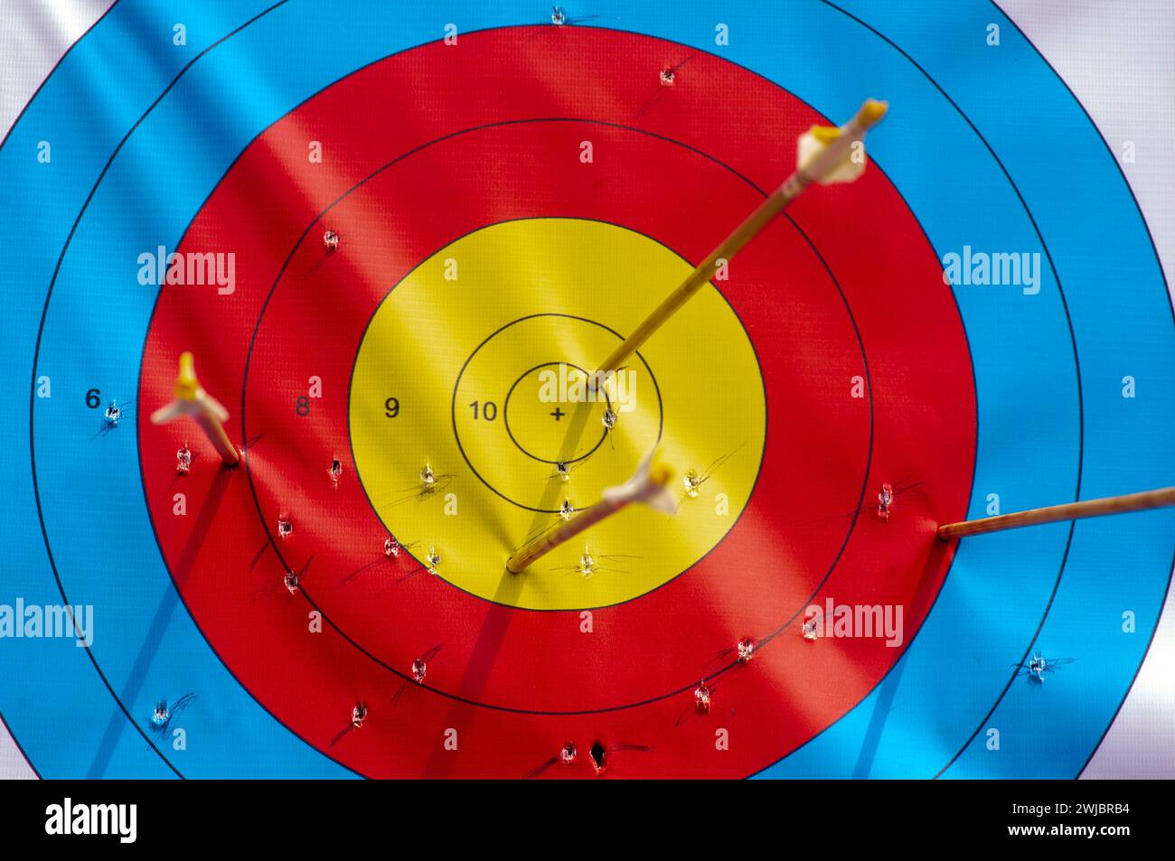 Many arrows hitting the archery target, bulls eye Stock Photo - Alamy