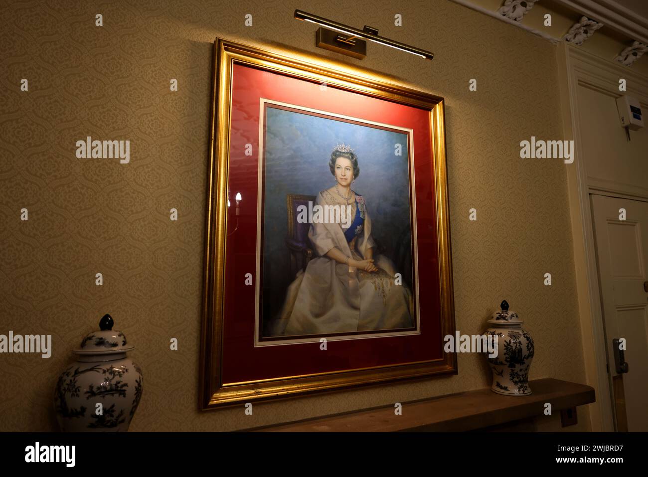 Queen elizabeth the second hi-res stock photography and images - Alamy