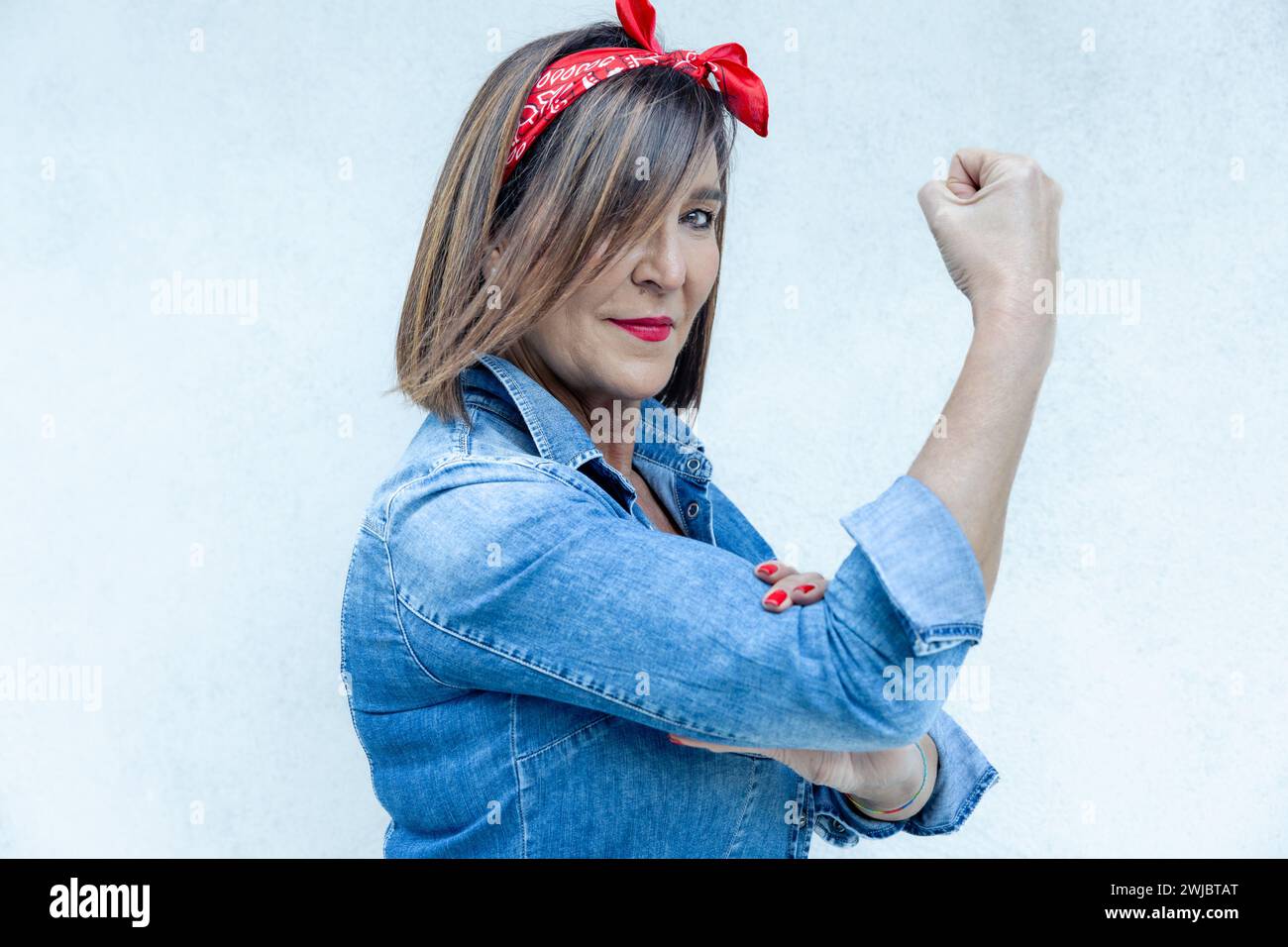 Female empowerment in war hi-res stock photography and images - Alamy
