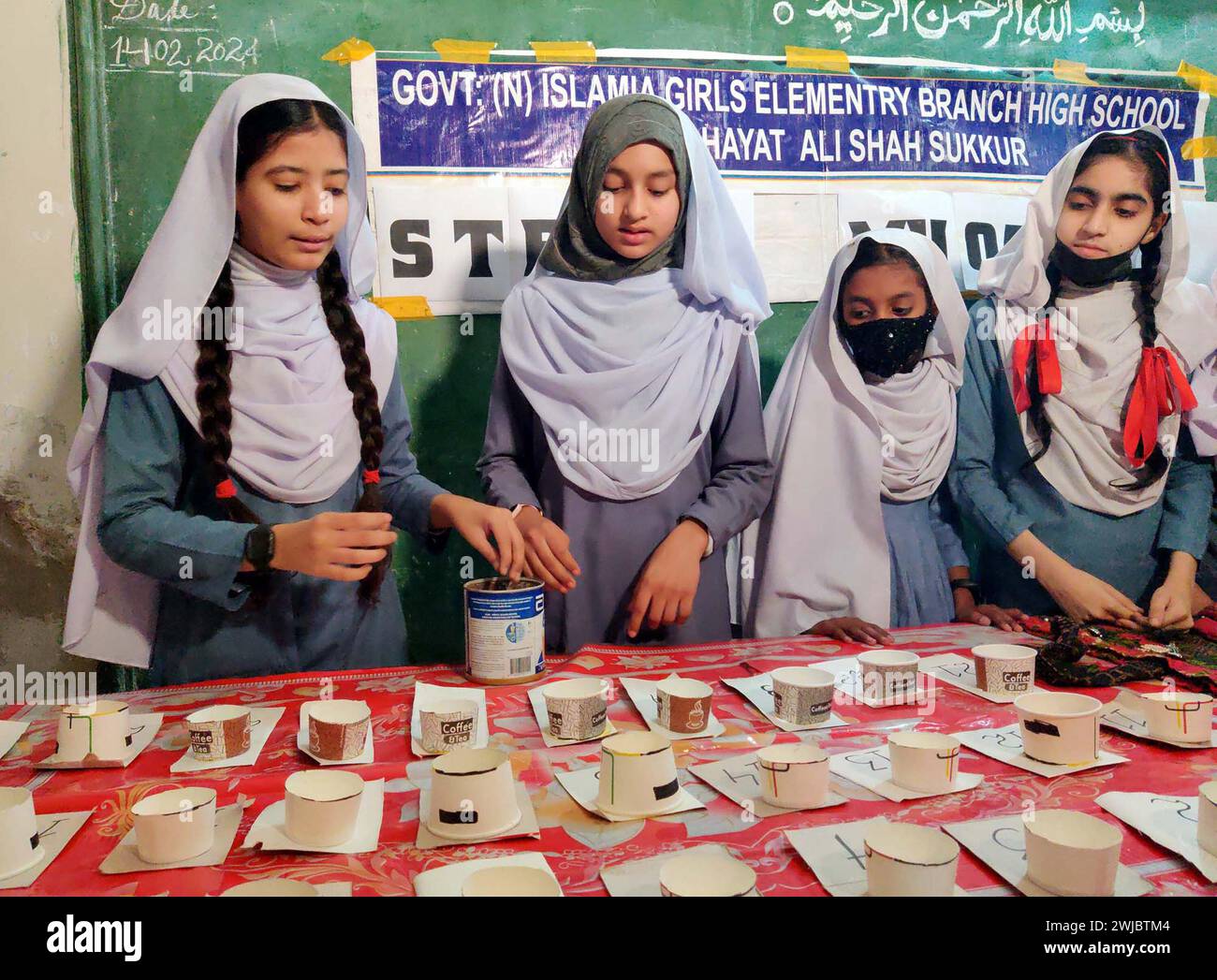 Science exhibition students hi-res stock photography and images - Alamy