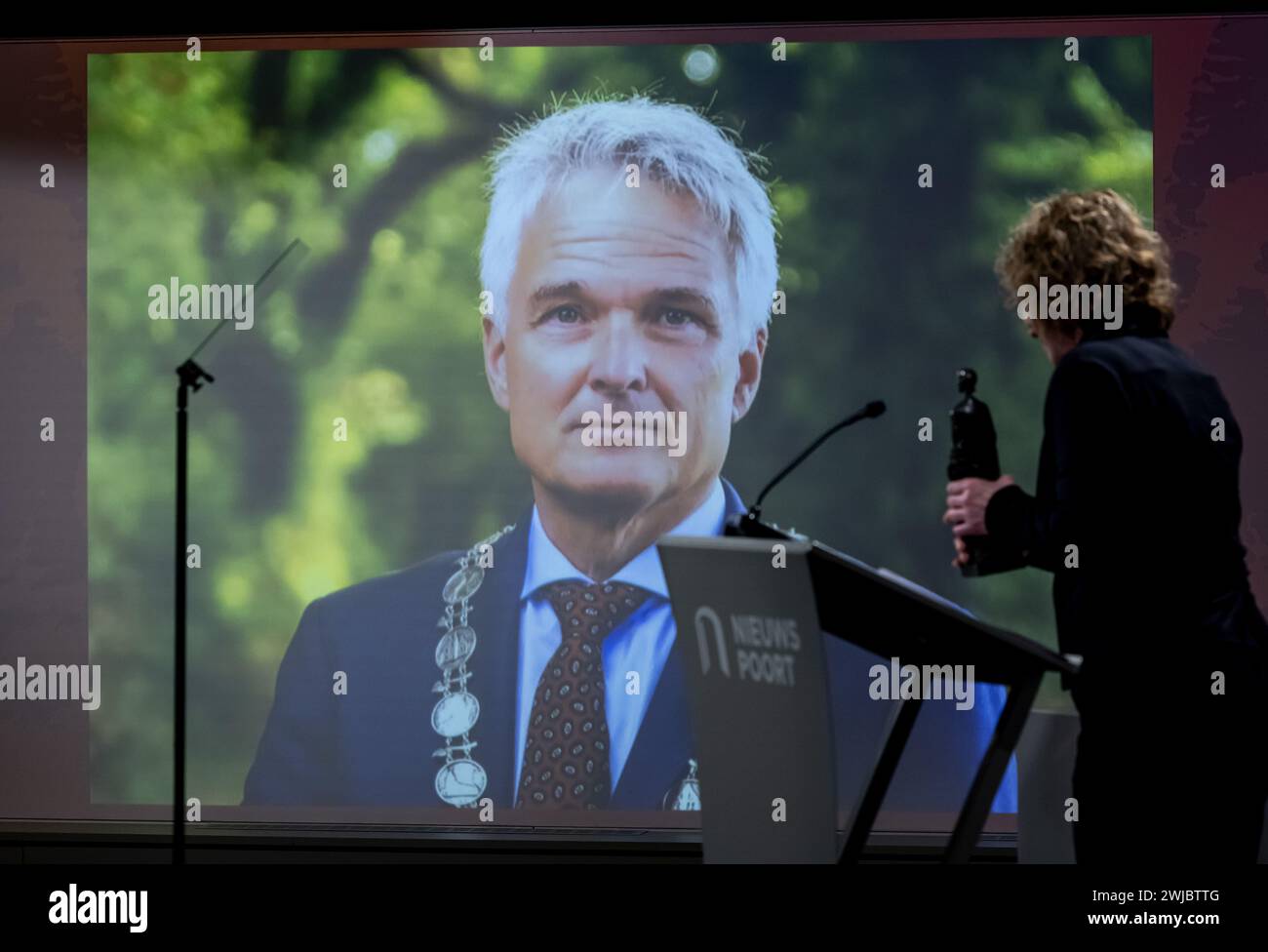 THE HAGUE - Deputy Mayor Giny Luth receives the 2023 Machiavelli Prize ...