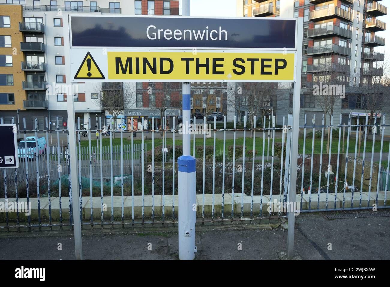 Mind The Step Sign at Greenwich Station, Greenwich High Road, Greenwich ...