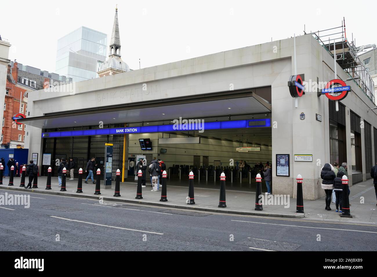 Bank underground station hi-res stock photography and images - Alamy