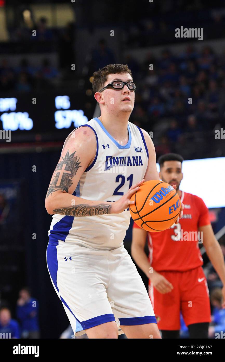 TERRE HAUTE, IN - FEBRUARY 13: Indiana State Sycamores Center Robbie ...