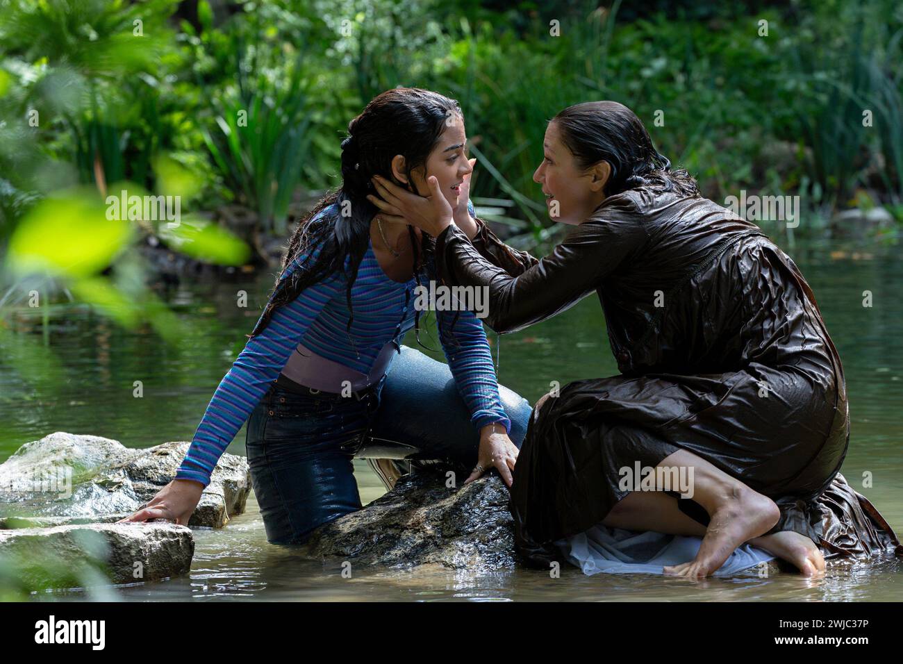 THE WAY HOME, from left: Sadie Laflamme-Snow, Chyler Leigh, Hanging by ...