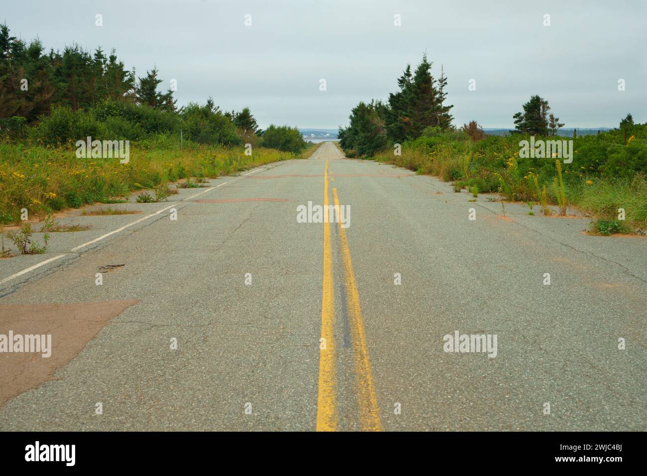 Two lane road hi-res stock photography and images - Alamy