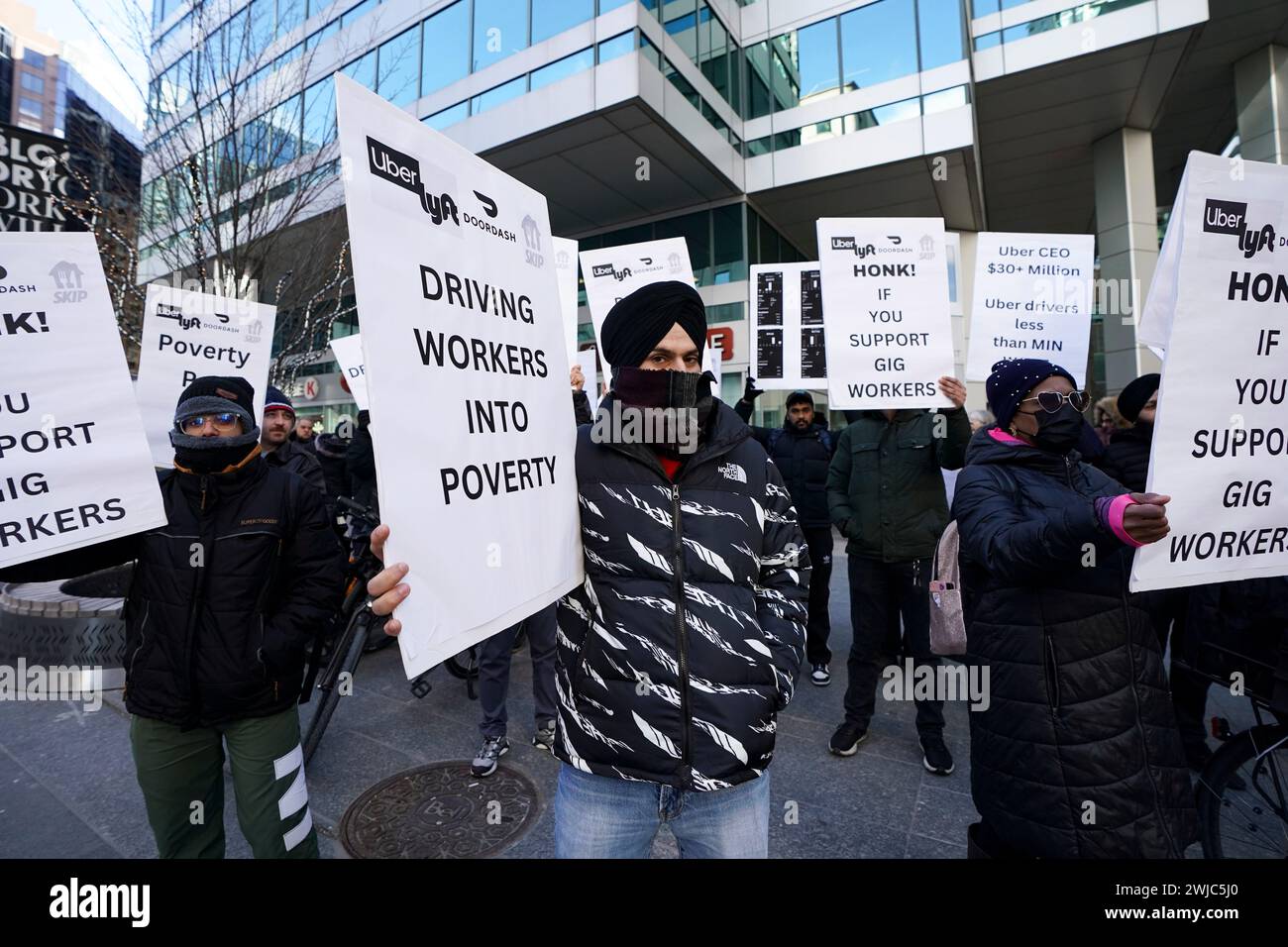 Toronto, Canada. 14th Feb, 2024. Rideshare and food delivery drivers ...