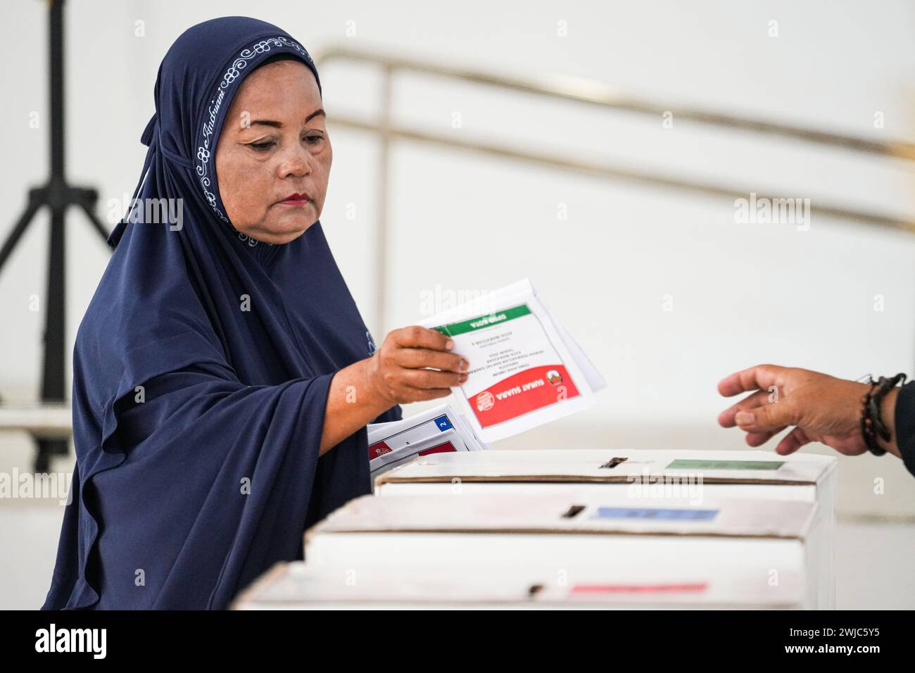 Makassar, South Sulawesi, Indonesia. 14th Feb, 2024. A citizen who has ...