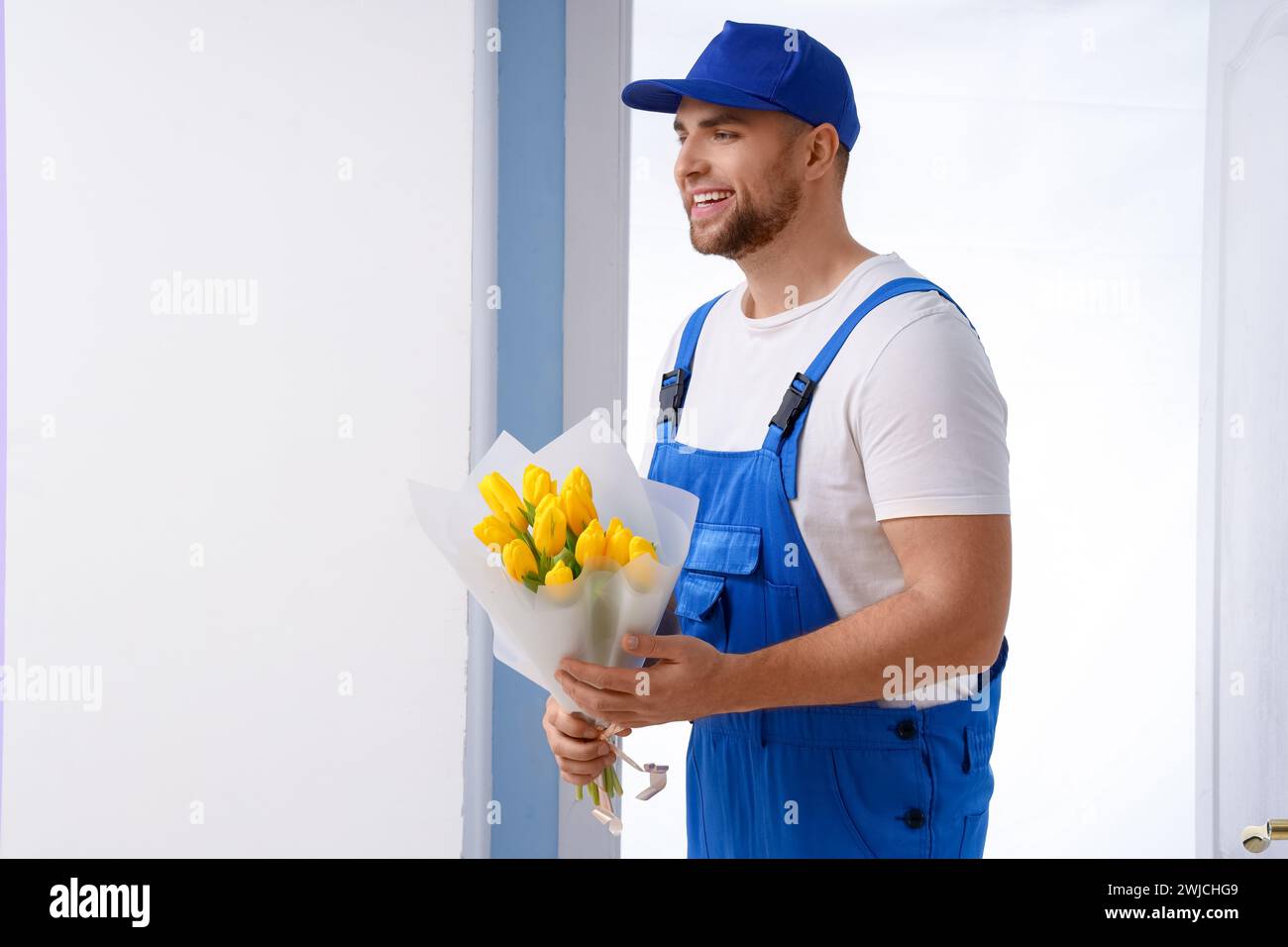 Man entering shop door hi-res stock photography and images - Alamy