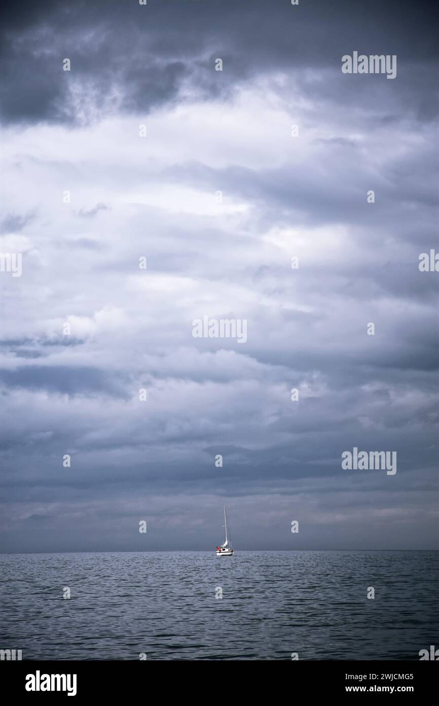 Calm sea boat hi-res stock photography and images - Alamy