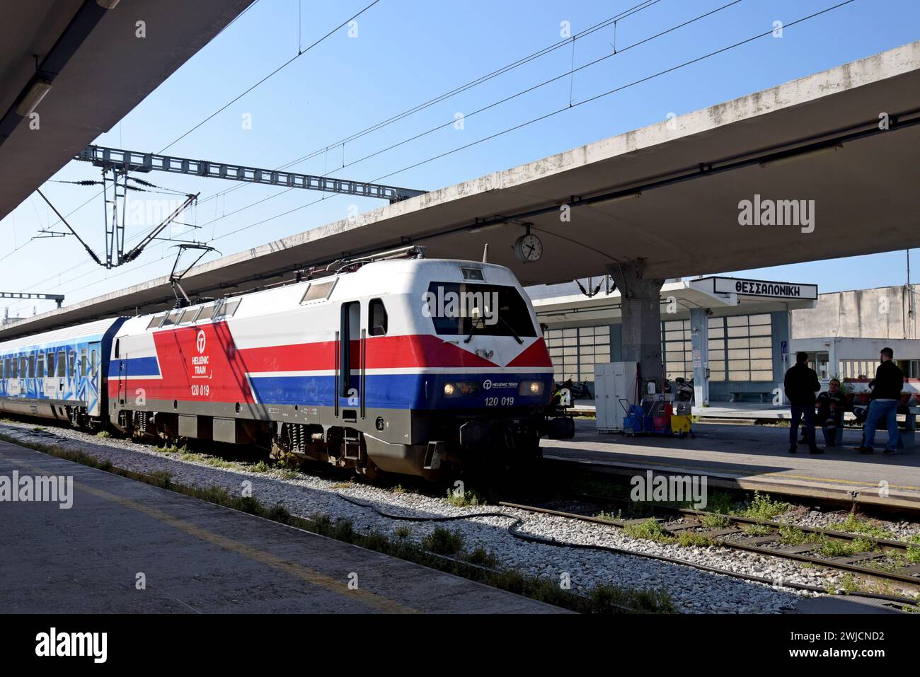 Class 120, Hellas Sprinter electric locomotive with a Hellenic Railways ...