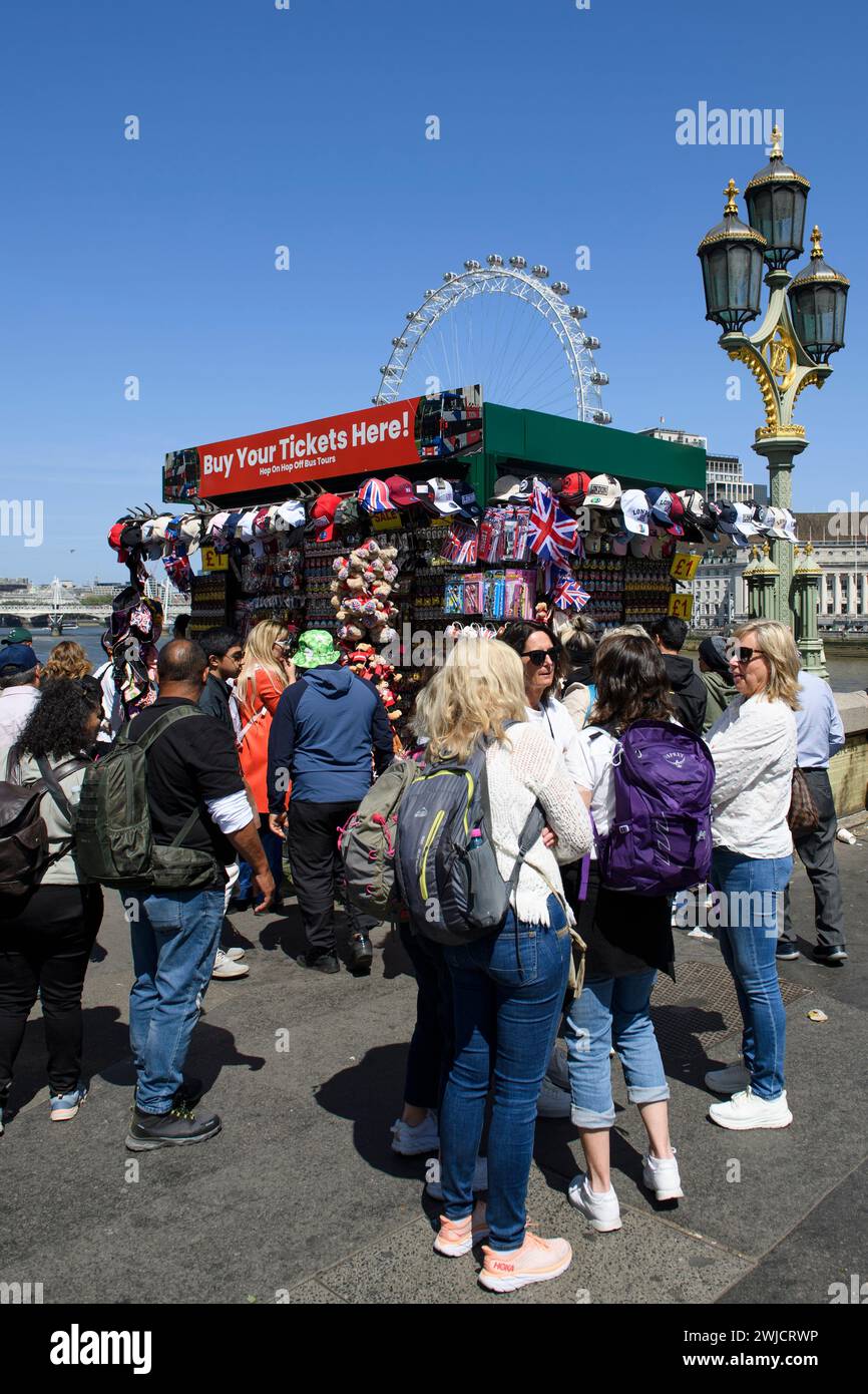 Souvenir stand hi-res stock photography and images - Alamy