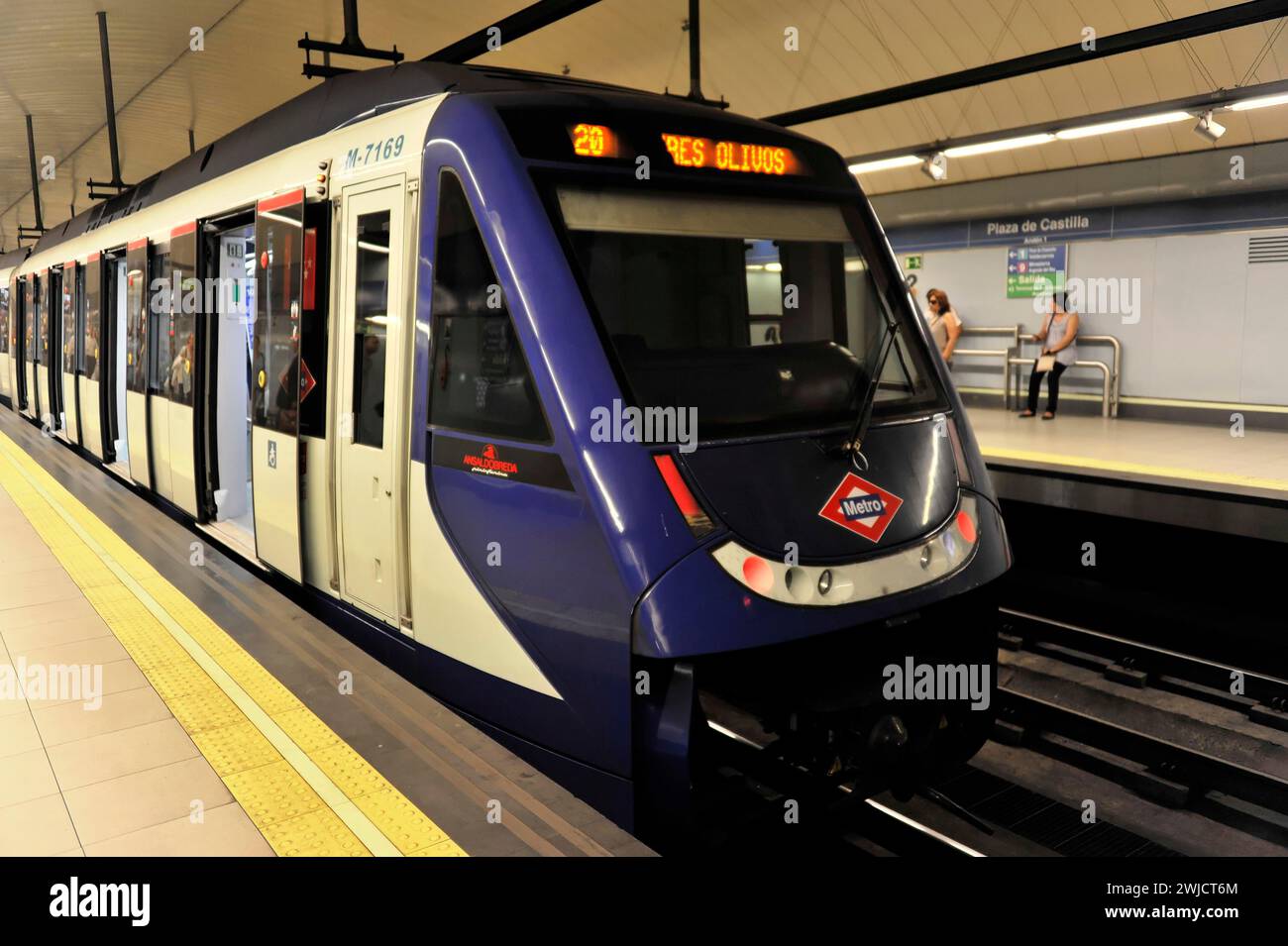 Platform, Trains, Retiro metro station, Metro, Madrid, Spain Stock ...