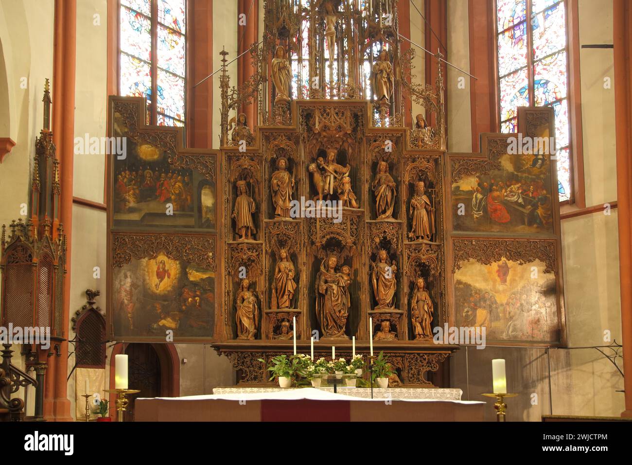 Altar carving arts church hi-res stock photography and images - Alamy