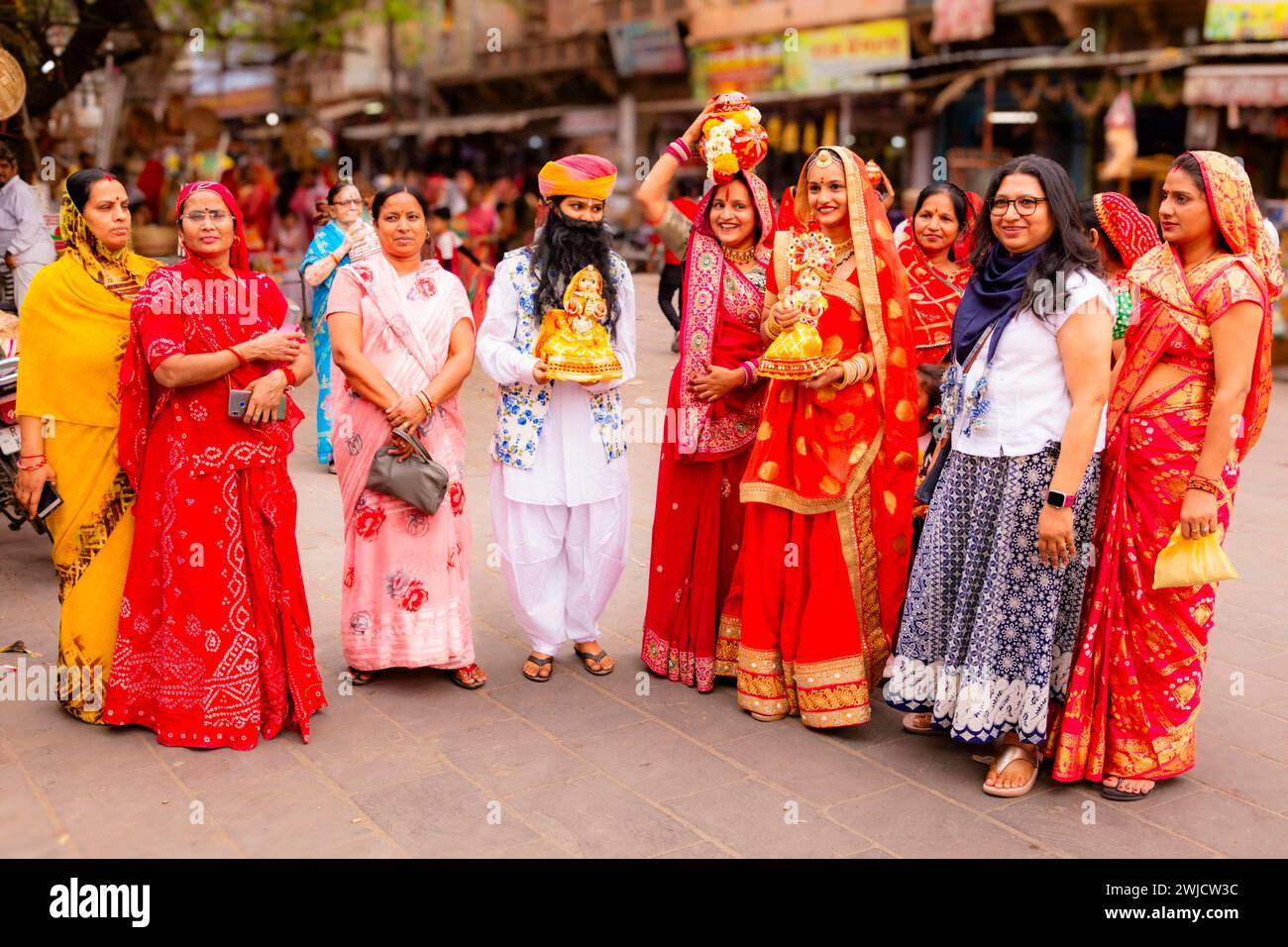Gangaur procession in the streets of Jodhpur, Rajasthan, India Stock ...