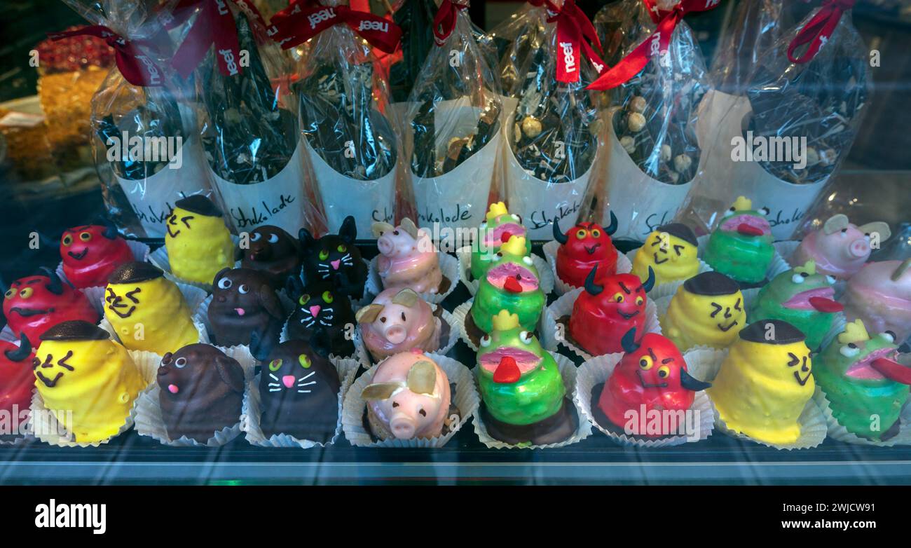 Marzipan figures hi-res stock photography and images - Alamy